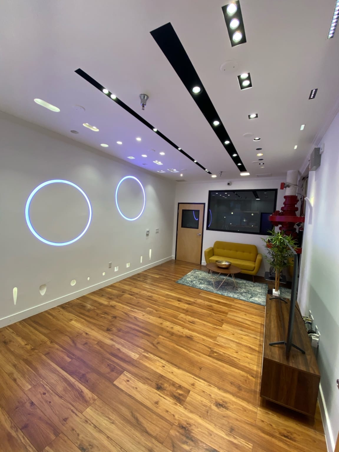 Linear Cove - Light & Green | Lighting